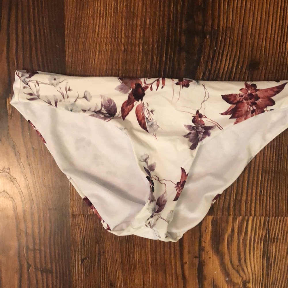 White Floral Gianni Bini Bikini- Top And Bottom - Gem